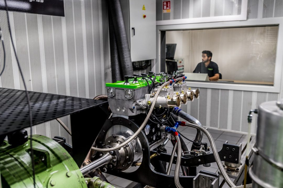 Photo passage to the engine bench Ford Cosworth BDG LORRTEC - LORRTEC